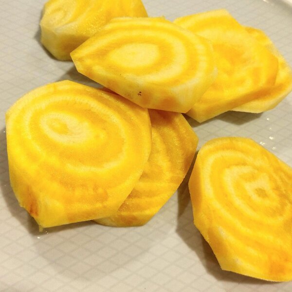 Yellow Beetroot 'Golden' (Beta vulgaris) seeds