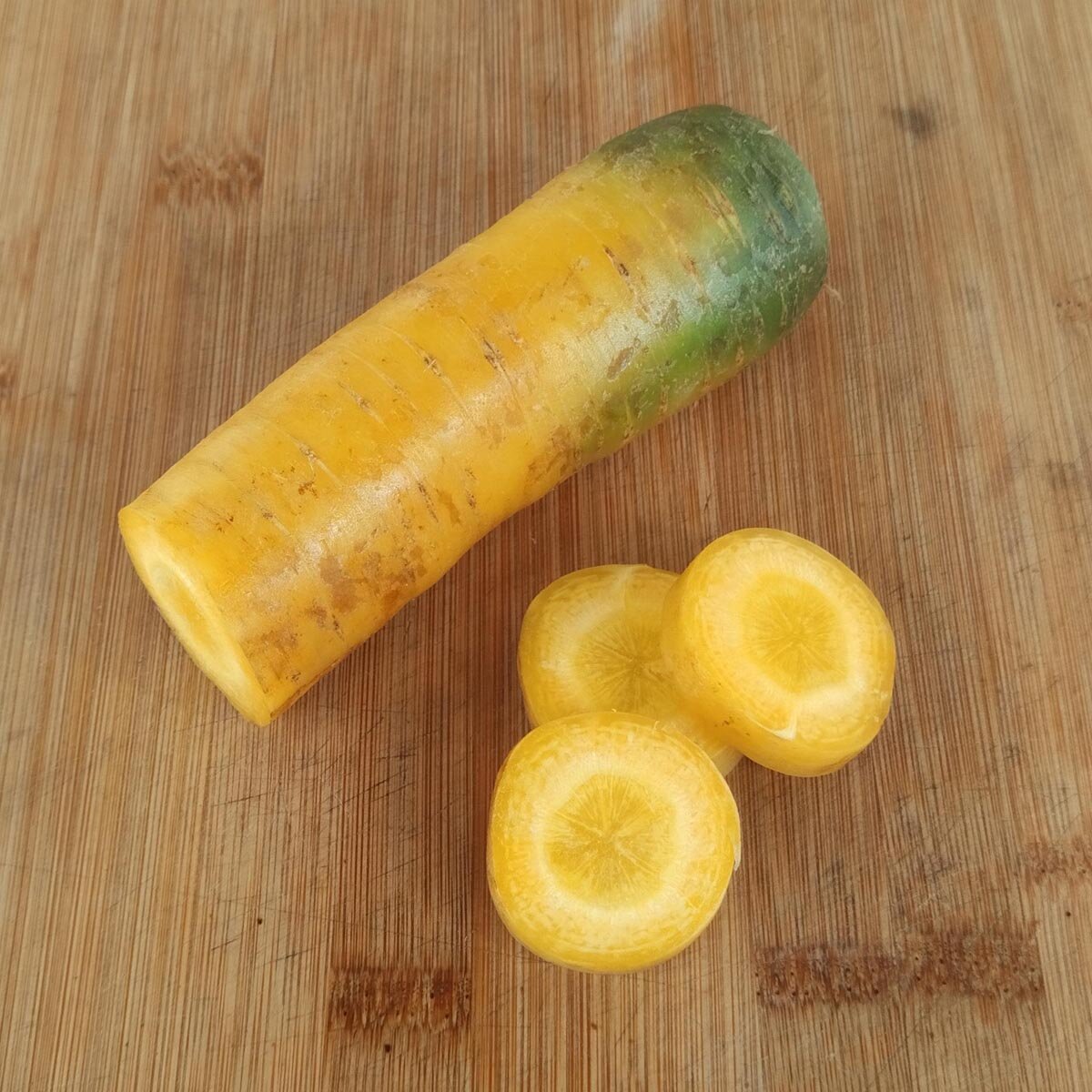 Yellow Carrot 'Jaune Du Doubs' (Daucus carota) seeds